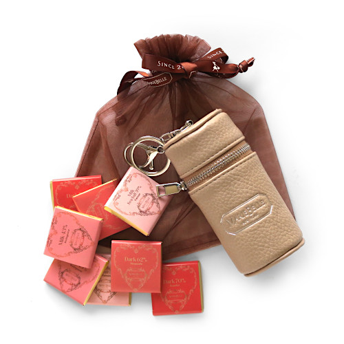 Carees De Chocolat in Lip Case《ライトグレージュ》